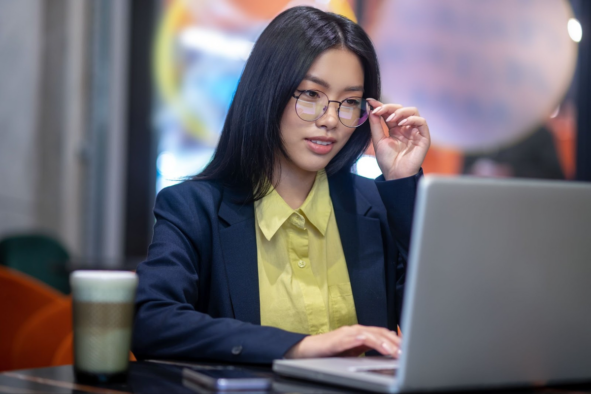 8 Tips to Protect Your Eyes During Prolonged Screen Time – George Optical